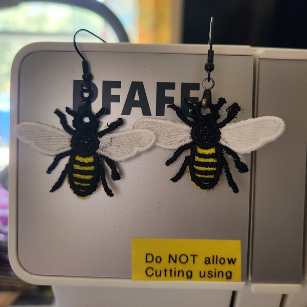FSL Bee Machine Embroidery Design - 3 Sizes, Freestanding Lace Earring ...