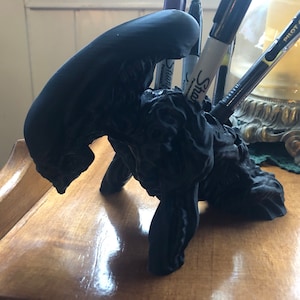 Alien Xenomorph Inspired Pen Holder - Etsy
