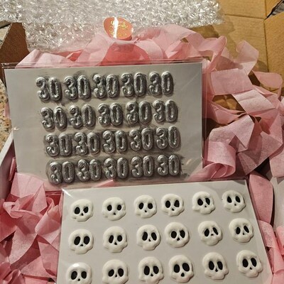 15 Royal Icing Ghosts I Royal Icing Transfers I Halloween Topper - Etsy