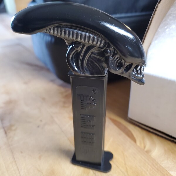 Custom Functional Black Alien Xenomorph Warrior Drone Pez Dispenser ...