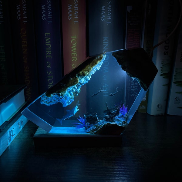 Diorama Great White Shark & Couple Diver Lamp, Valentines Day Gift ...