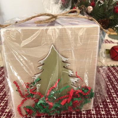 Christmas Tissue Box Cover, Bringing Home the Tree, Farmhouse Christmas ...