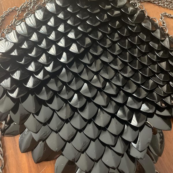 Armor Epaulets in Dragon Scales Knitted Scalemail Harness Shoulder ...