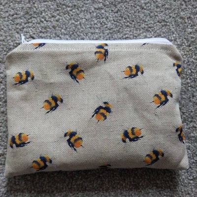 Bee Purse Handmade Bee Coin Purse Linen Zip Pouch Bumble - Etsy