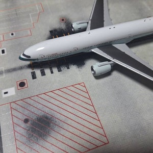 1:400 Single Airport Runway Diorama With Laminated Wooden Base - Etsy
