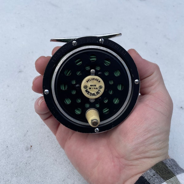 Pflueger Fly Reel 1492 Medalist Sculptured Pillars and Diamolite ...