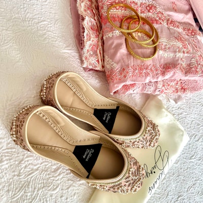 Embroidered Gold Jutti/ Khussas Ladies Pakistani Indian Khussa Sandal ...