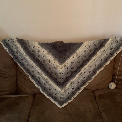 Victoria's German Shells Shawl Pattern / PDF Instant - Etsy
