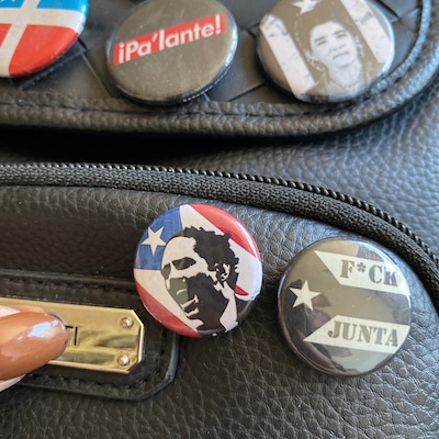Set De 2 Botones De Puerto Rico, La Bandera Boricua Blanca Y Negra Y La ...