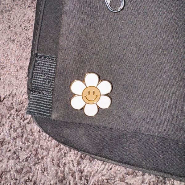 Smiley Daisy Enamel Pin - Daisy Pin - Smiley Face Pin - Hard Enamel ...