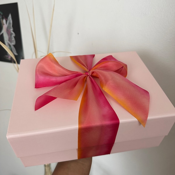 Pink Magnetic Gift Box - Collapsible Magnetic Front Flap Closure ...