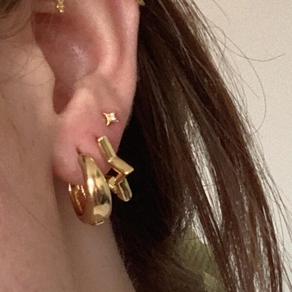 Dainty F136 Titanium 16G Lena Screw Flat Back Vertical Helix Piercing ...