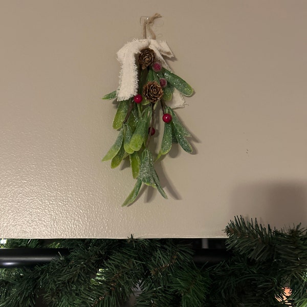 Rustic Christmas Mistletoe / Mistletoe, Christmas Party Decorations ...