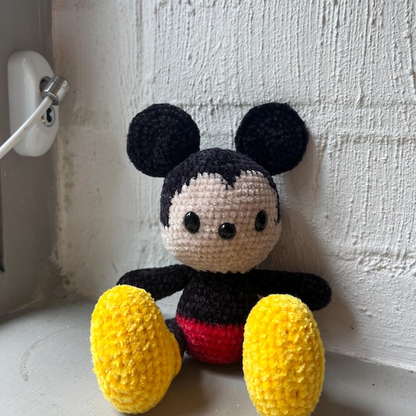Mika the Mouse | Amigurumi Crochet Pattern by Linhas De Algodão ...