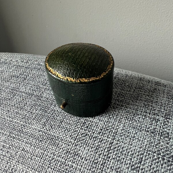 Small Victorian Style Ring Box. Vintage Style Jewellery Box. Heart ...