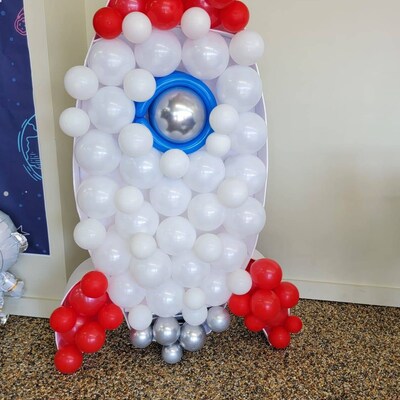 Rocket From Balloons, Rocketship Mosaic From Balloons, Space Birthday ...