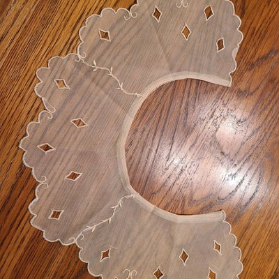 Vintage Locket Lapel Pin 1-3/4 Long Gold Tone Mini Locket - Etsy