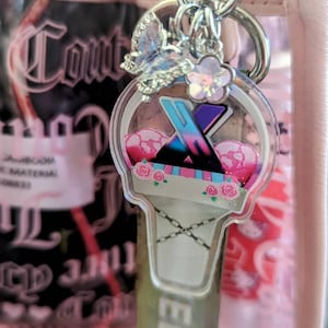 LOONA Keychain / Loona Lightstick Keychain random Moon Charm - Etsy