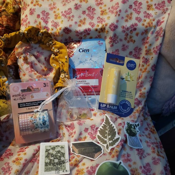 Cottage Core Gift Box | Surprise Bundle | Niromeshop - Etsy