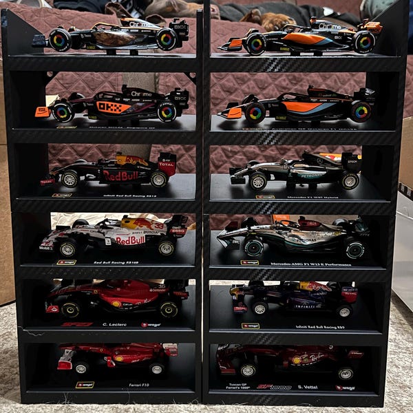 V2 6 Car Tilted Bburago 1:43 1/43 F1 Formula 1 Race Car Display Stand W ...