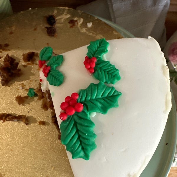 12 Edible Holly Leaf & Berries Various Sizes Cake Decoration Topper ...