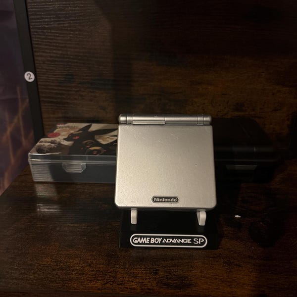 Nintendo Game Boy Advance SP (for Protective Case) and 9 Game Cartridge ...