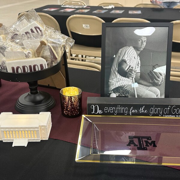 UNC Old Well Cake Topper: Tar Heels Graduation Party Decor, UNC Wedding ...