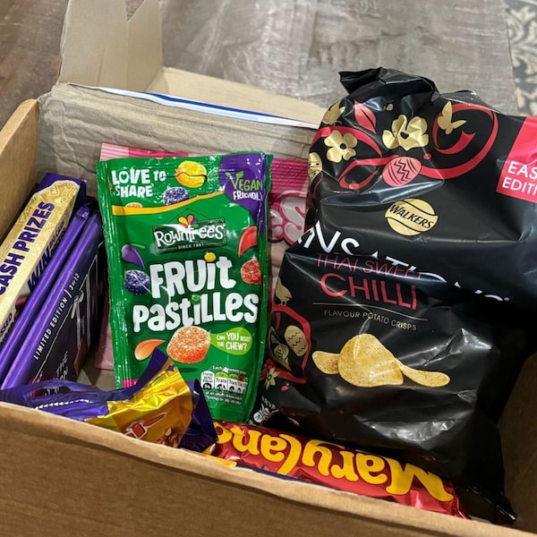 British Favourite Snack Box | International Sweets Crisps Chocolate ...