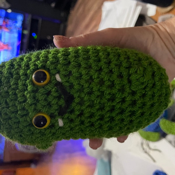 Adorable Emotional Support Pickle Crochet PATTERN With Gift Tags ...