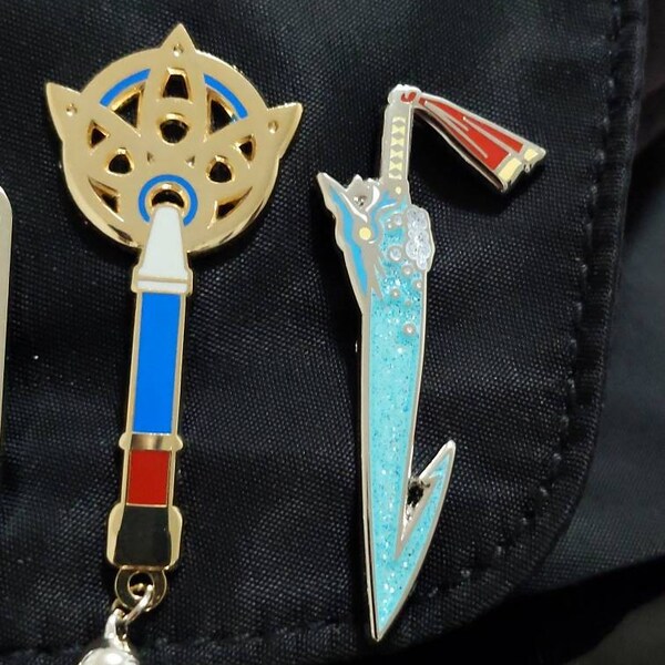 Final Fantasy Weapons Enamel Pins - FF7 Buster Sword - FF8 Gunblade ...