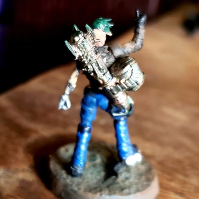 Shadow Dress / Cloak 40mm Miniature sculpted by C27 - Etsy