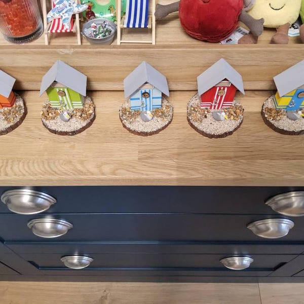Adorable Floral Wooden Beach Huts With Shells and Hearts: Mothers Day ...