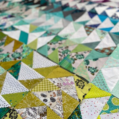 Bzzzzzz Mini Quilt Pattern by Whole Circle Studio - Etsy