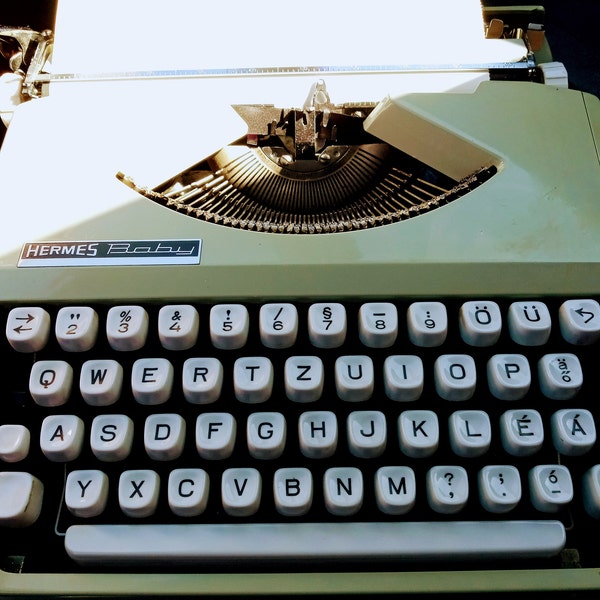 Vintage 1970s Vendex 750 Typewriter – Dark Blue – Portable Typewriter ...