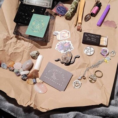 Moon Goddess Gift Box Selene Moon Candle Perfume Oil Ritual Moon Lover ...