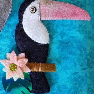 Pink Knitting Pin, Angry Yarn Ball Emoji, Unravelling Knitting Pun ...