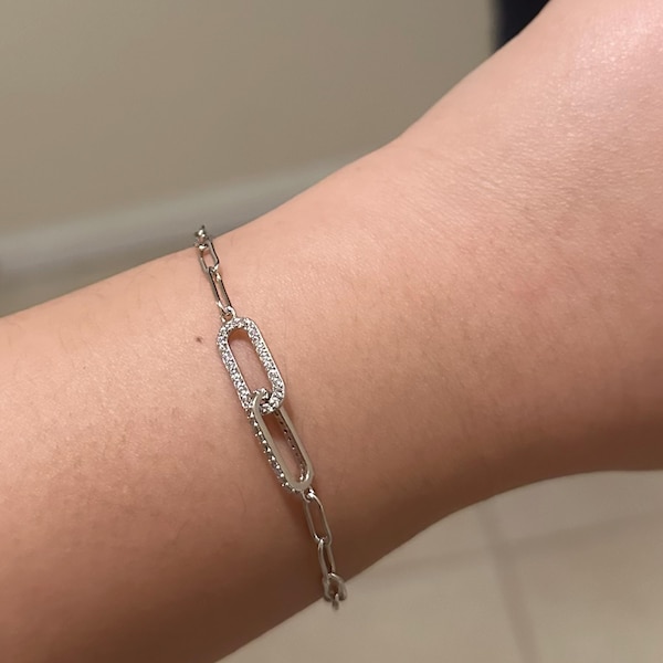 Must-have Bracelets by Caitlyn Minimalist • Diamond Link Chain Bracelets in Gold • Dainty ...