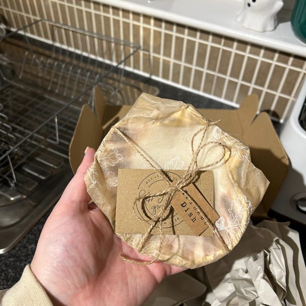 William Morris Shell Ring Box With Ribbon Hinge in Green Strawberry ...