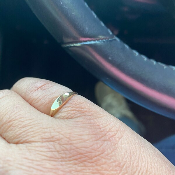 Personalized 14k Gold Oval Signet Ring: Engraved Family Crest - Etsy