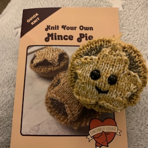 Mini Mince Pie Knitting Kit - Etsy UK