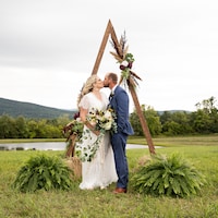 Triangle Wedding Arbor DIY Plans PDF - Backyard Trellis and Arch ...