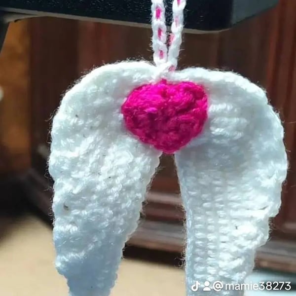 Crochet Pattern Pair of Wings With Heart; Language: English / German - Etsy