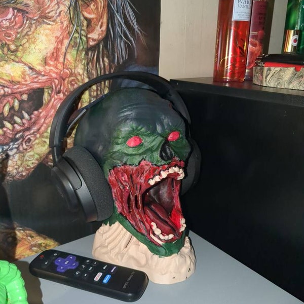 Zombie Head Headphone Stand - Bust Headset Holder - Horror Gamer Gift ...