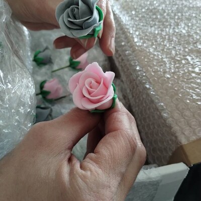 1 Edible ROSE Cake Topper Pieces Ready to Assemble 9 Roses, 20 Leaves ...