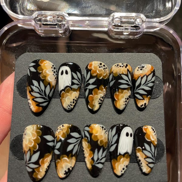 Cute Halloween Ghost Press on Nails * Flowers * Glossy * - Etsy