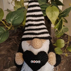 Creepy Gnome With Machete Crochet Pattern Horror Tutorial Gonk Pattern ...