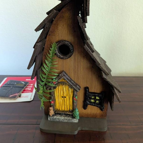 Cottage Style Bird Box, Wooden Nesting Shelter for Small Garden Birds ...