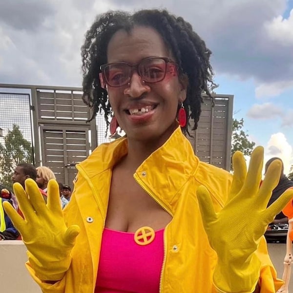 Body Chalk Outline & Evidence Markers Crime Scene Investigator CSI ...