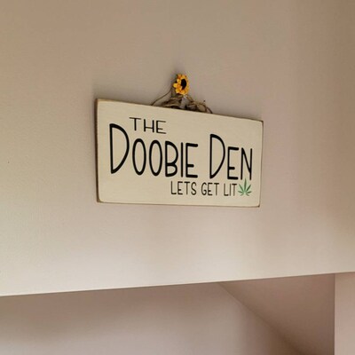 Doobie Den, Stoner Gift, Funny Marijuana Signs, Dispensary Decor ...