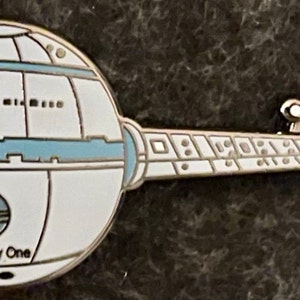 Predator Enamel Pin - Etsy